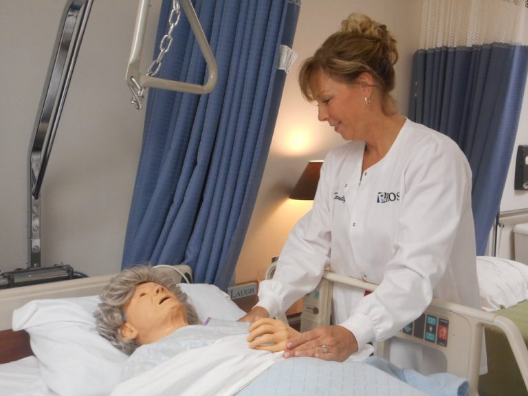A Day In The Life Of A Nursing Assistant Ross Campus News And Events a-day-in-the-life-of-a-nursing-assistant-ross-campus-news-and-events